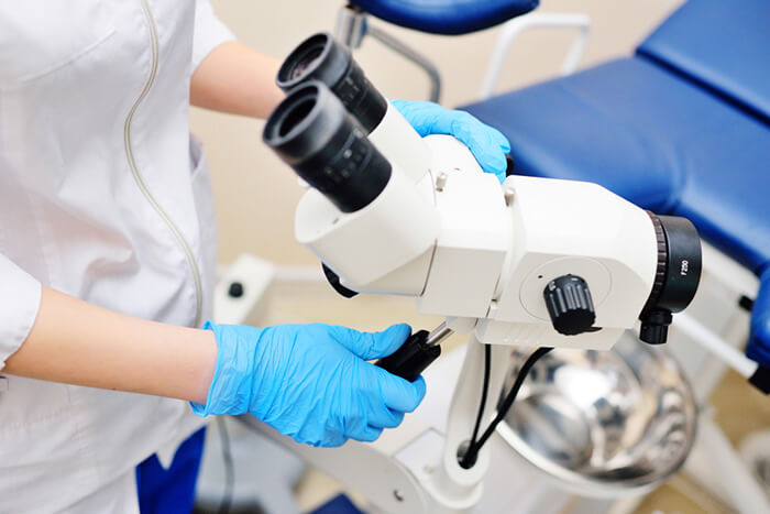 Colposcopia: Metoda minim-invaziva de investigare a colului-uterin
